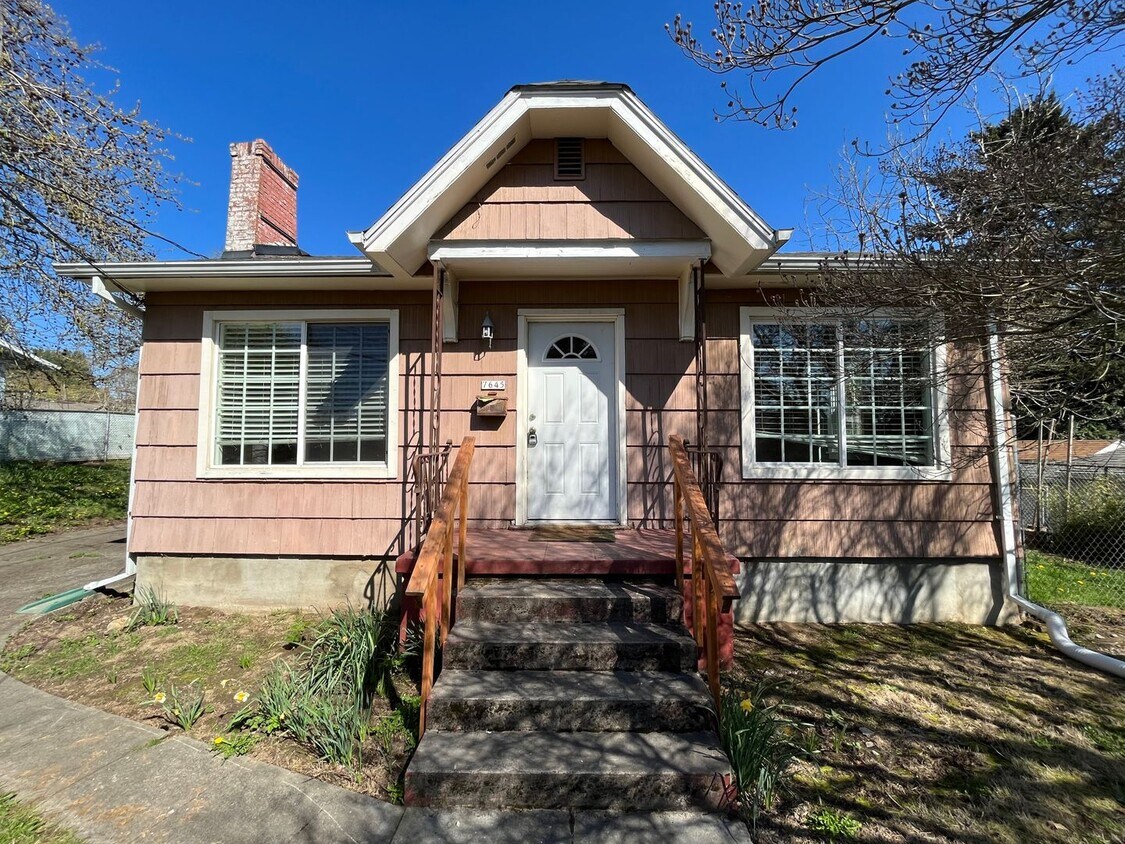 7645 SE Clay St, Portland, OR 97215 - House Rental in Portland, OR ...