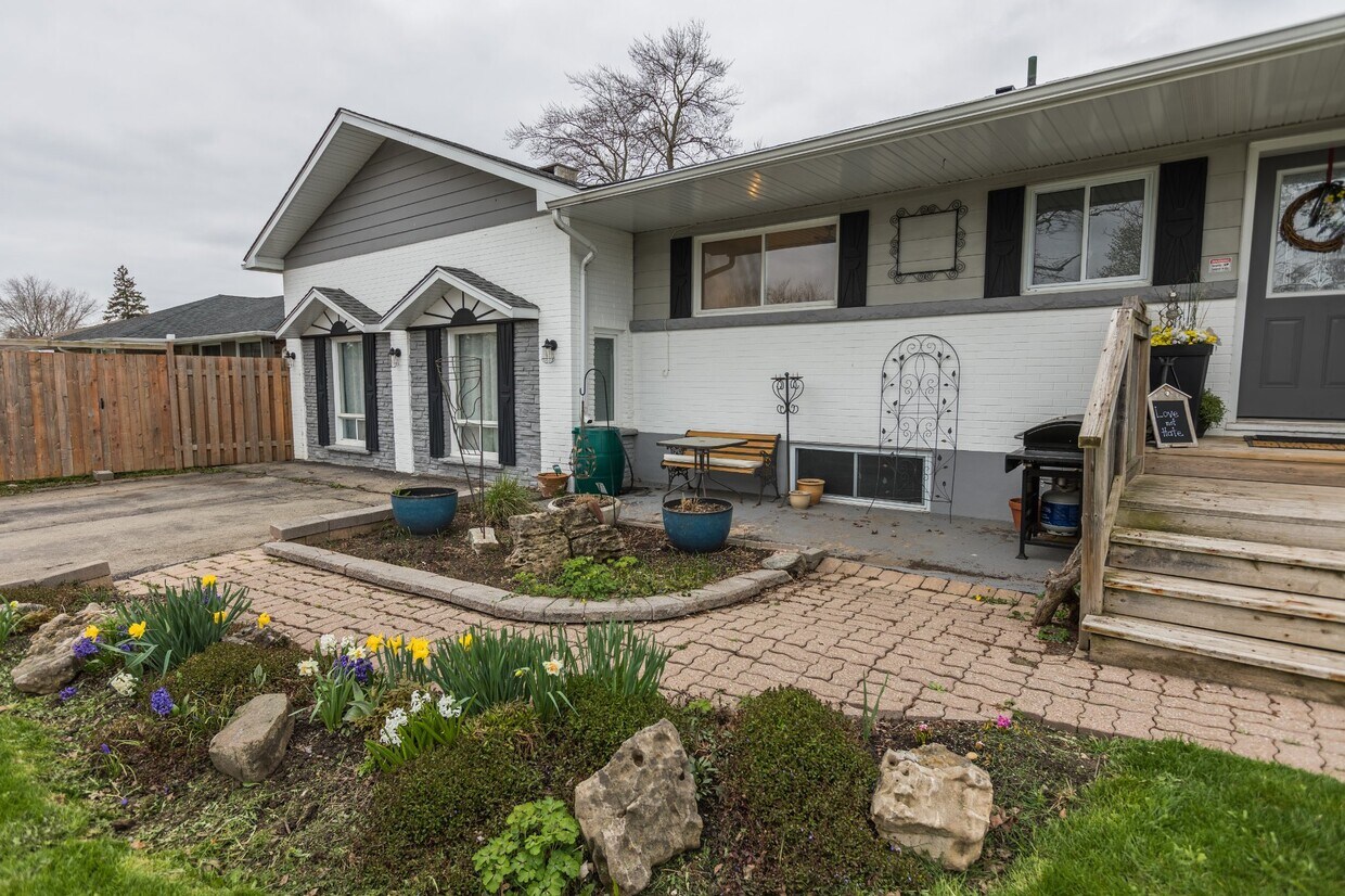 95 Diffin Dr Unit 1, Welland, ON L3C 2K2 Apartments - 95 Diffin Dr ...