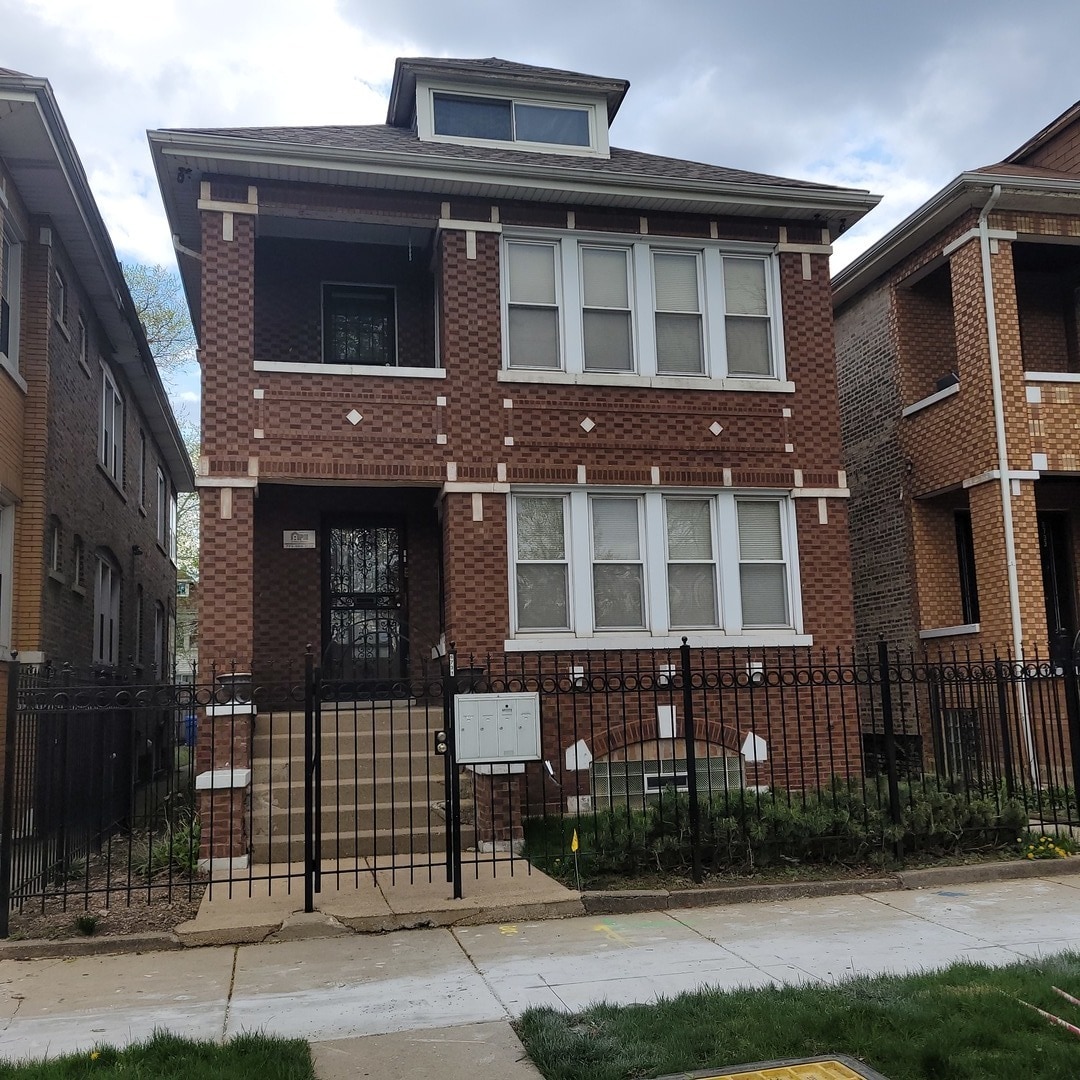6731 S Rockwell St Unit 1R, Chicago, IL 60629 - Room for Rent in ...