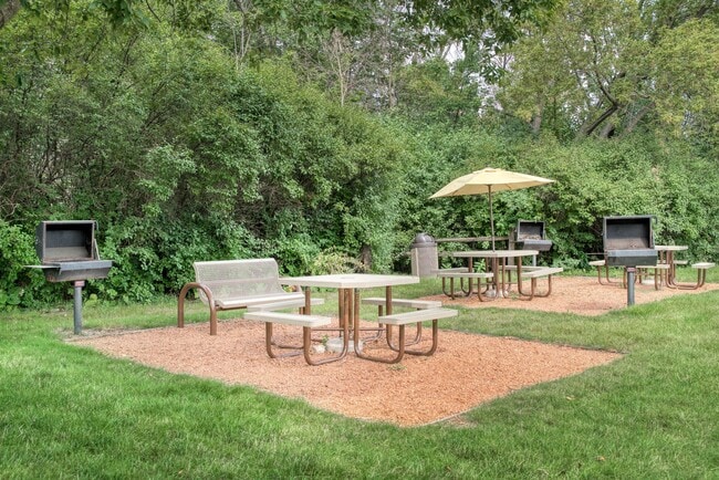 Apartments for Rent with a Swimming Pool Near Westmoor Highlands ...