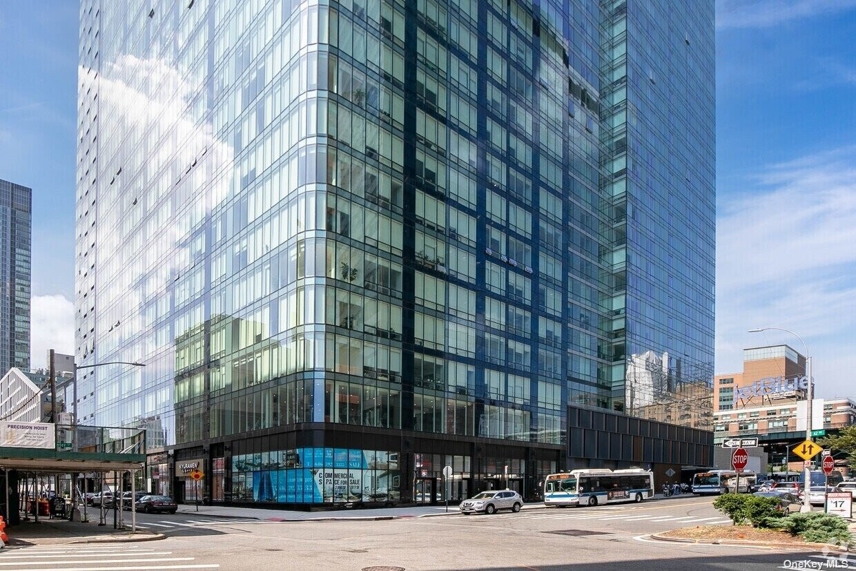 27-17 42Nd Rd Unit 15A, Queens, NY 11101 - Room for Rent in Queens, NY ...