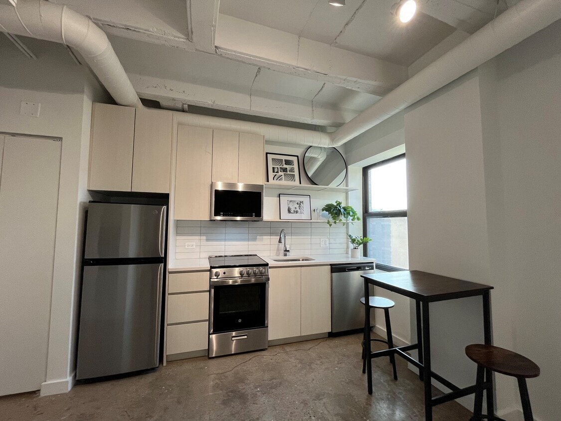 Lawrence Lofts - 1049 W Lawrence Ave Chicago, IL 60640 | Apartments.com