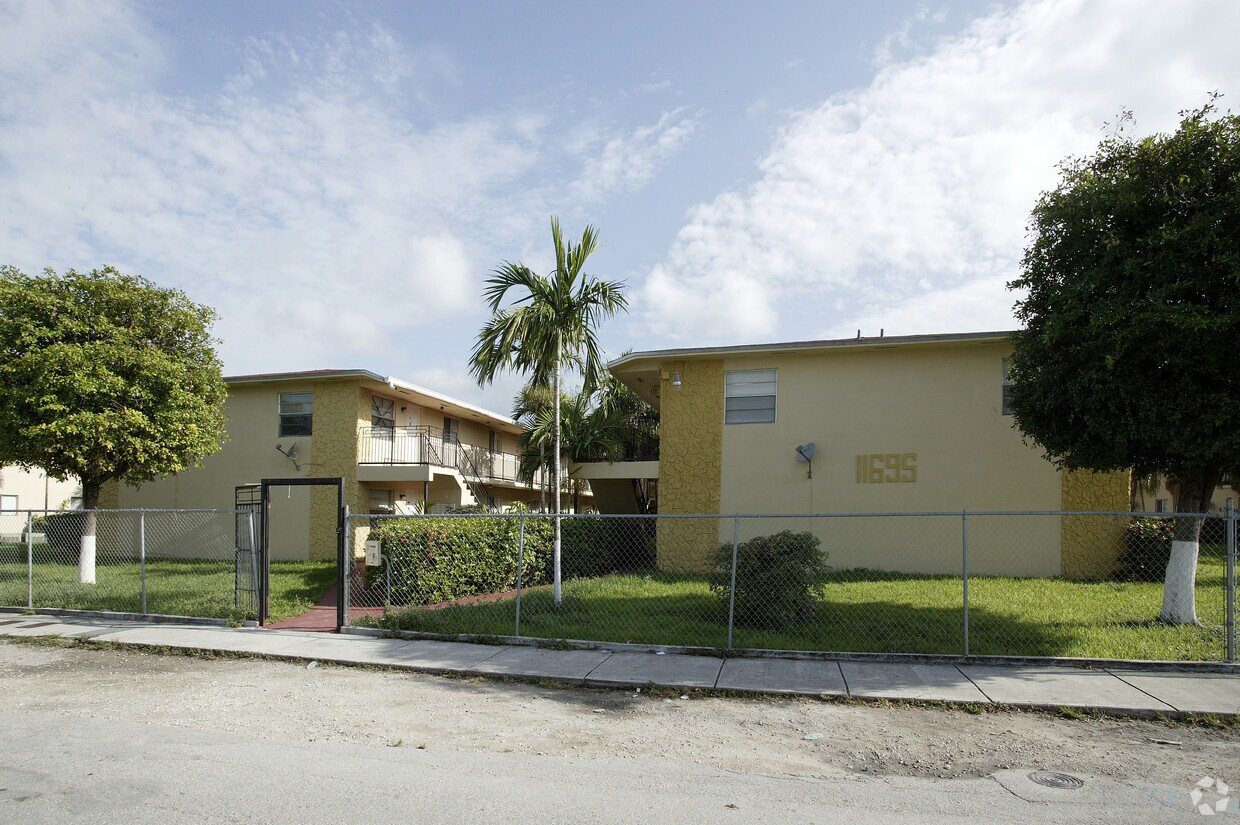 11695-11697 NW 2nd St, Miami, FL 33172 - 11695-11697 NW 2nd St Miami ...