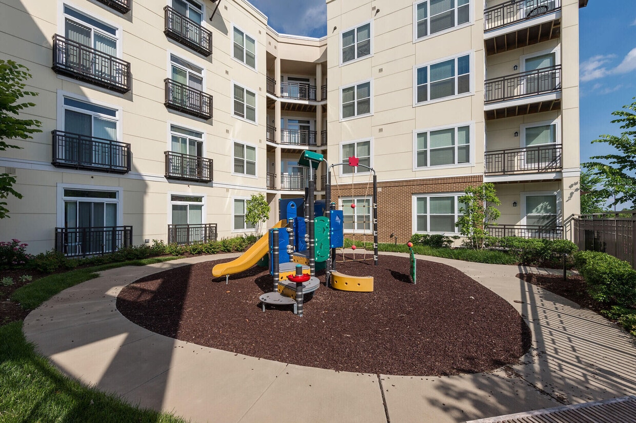 The Victor Stonebridge - 14701 River Walk Way Woodbridge, VA 22191 ...