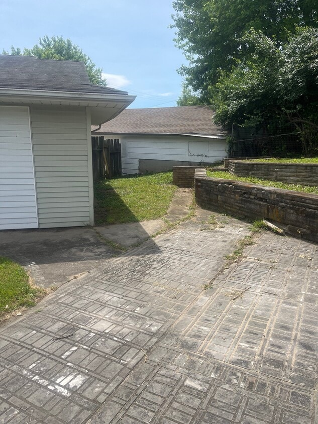 4217 Old Riverside Dr, Dayton, OH 45405 | Apartments.com