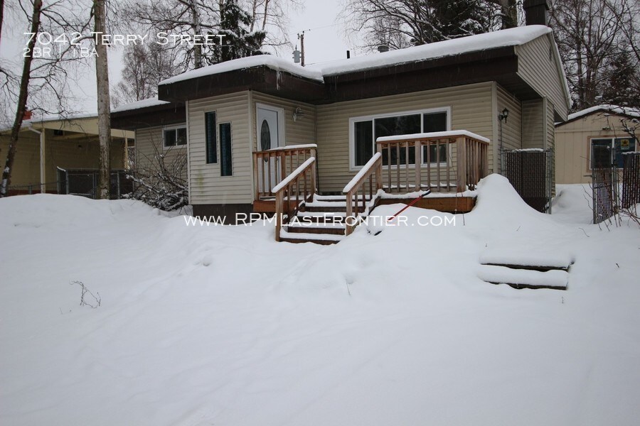7042 Terry St, Anchorage, AK 99502 - House Rental in Anchorage, AK ...