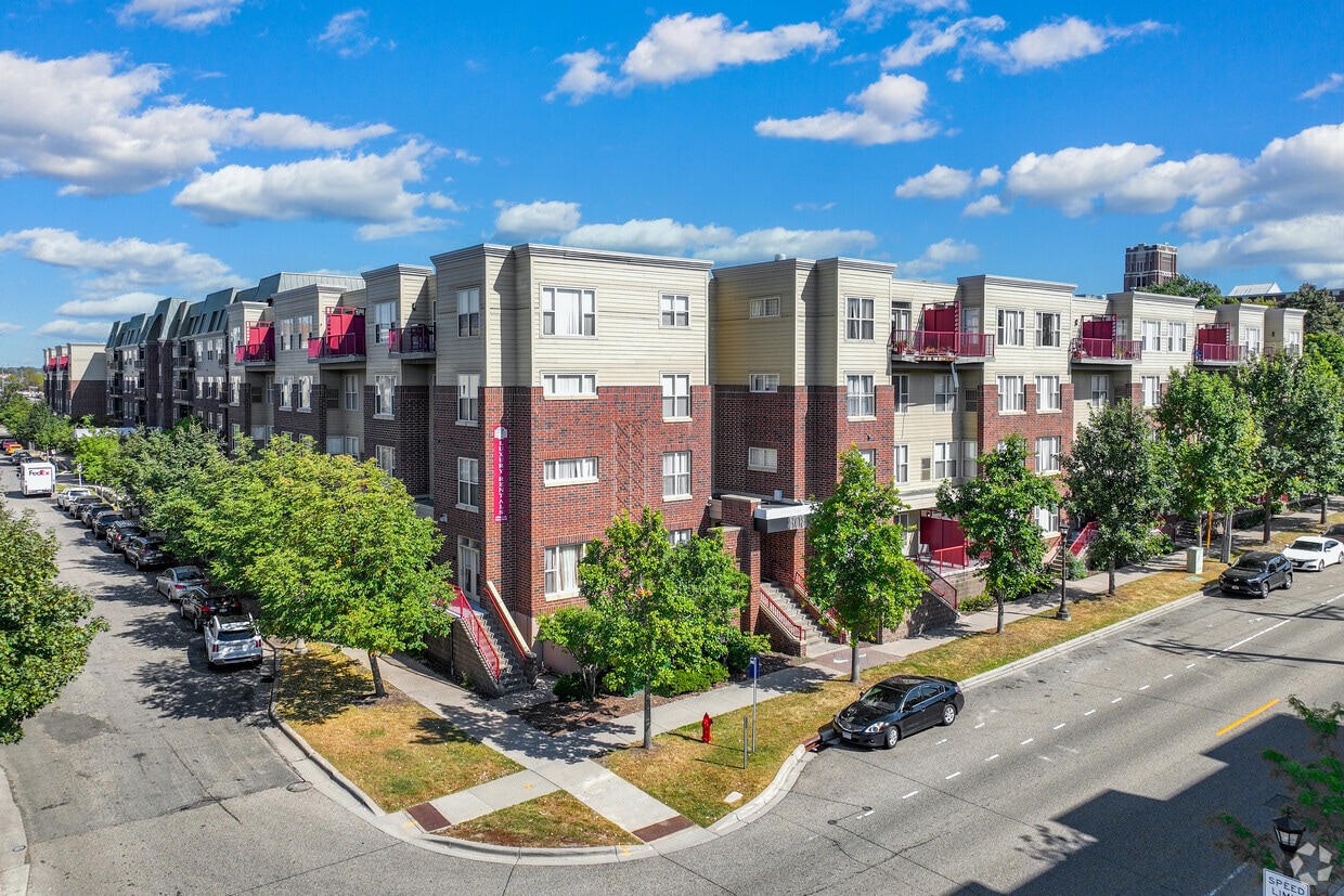 808 Berry Place - 808 Berry St Saint Paul, MN 55114 | Apartments.com