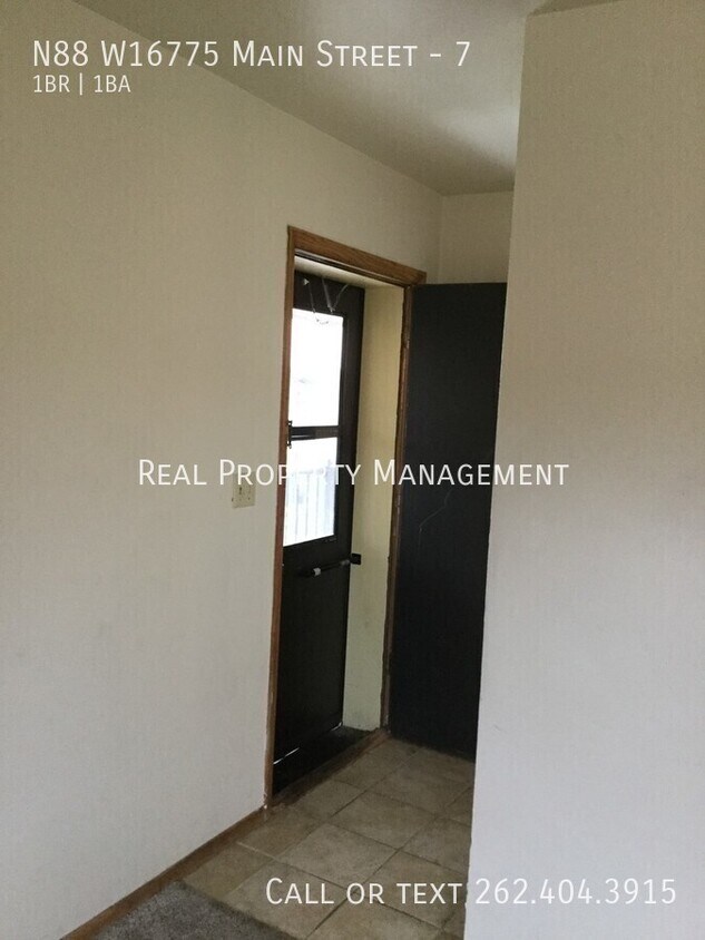 N88w16775-W16775 Main St Unit 7, Menomonee Falls, WI 53051 - Room for ...