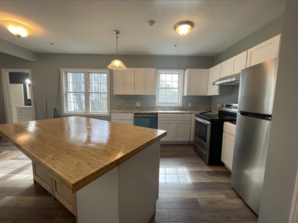 19 Oak Ct, Clinton, MA 01510 - House Rental in Clinton, MA | Apartments.com