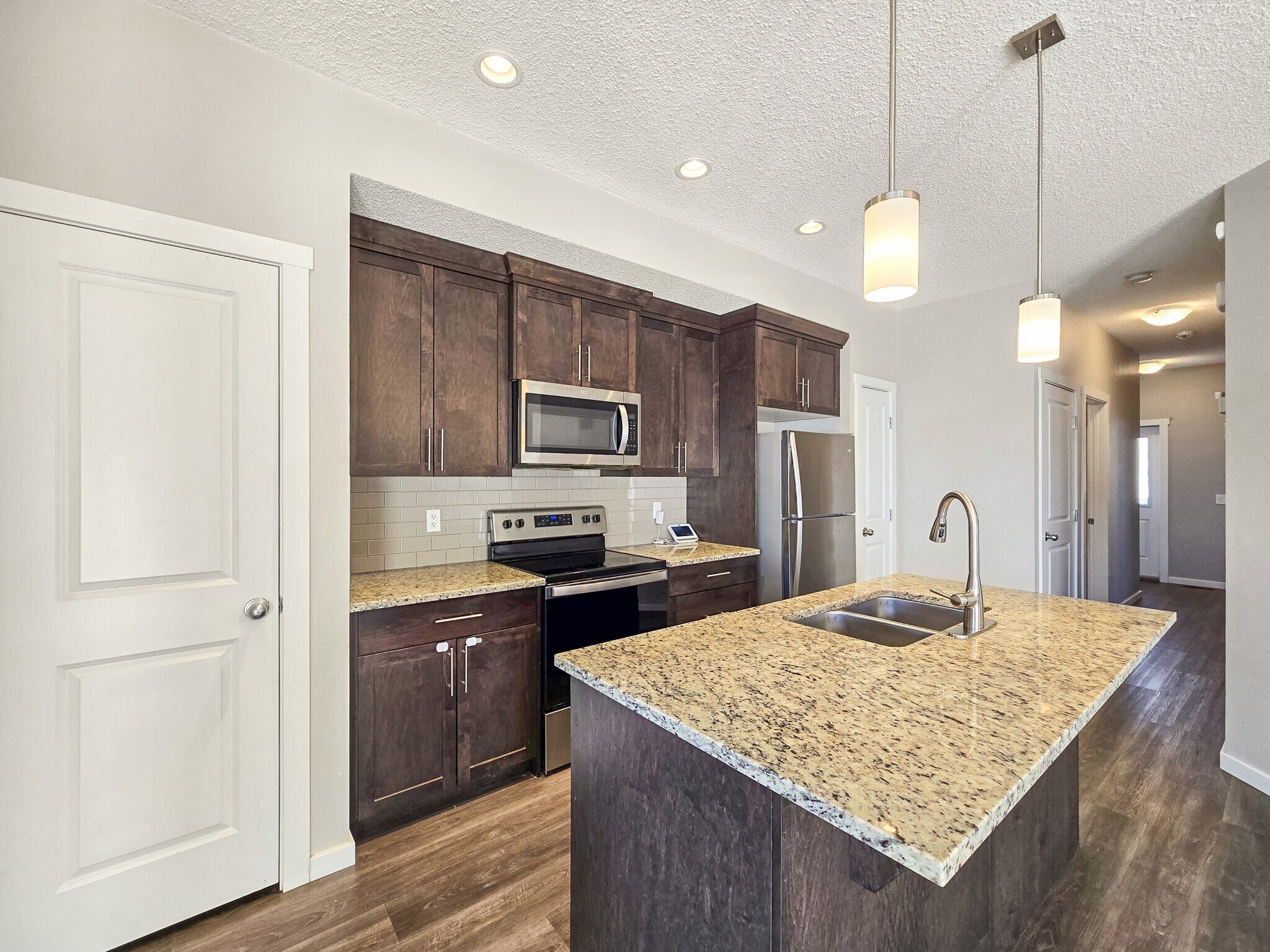 199 Cornerbrook Gate Ne, Calgary, AB T3N 1L5 - Maison à Louer à Calgary ...