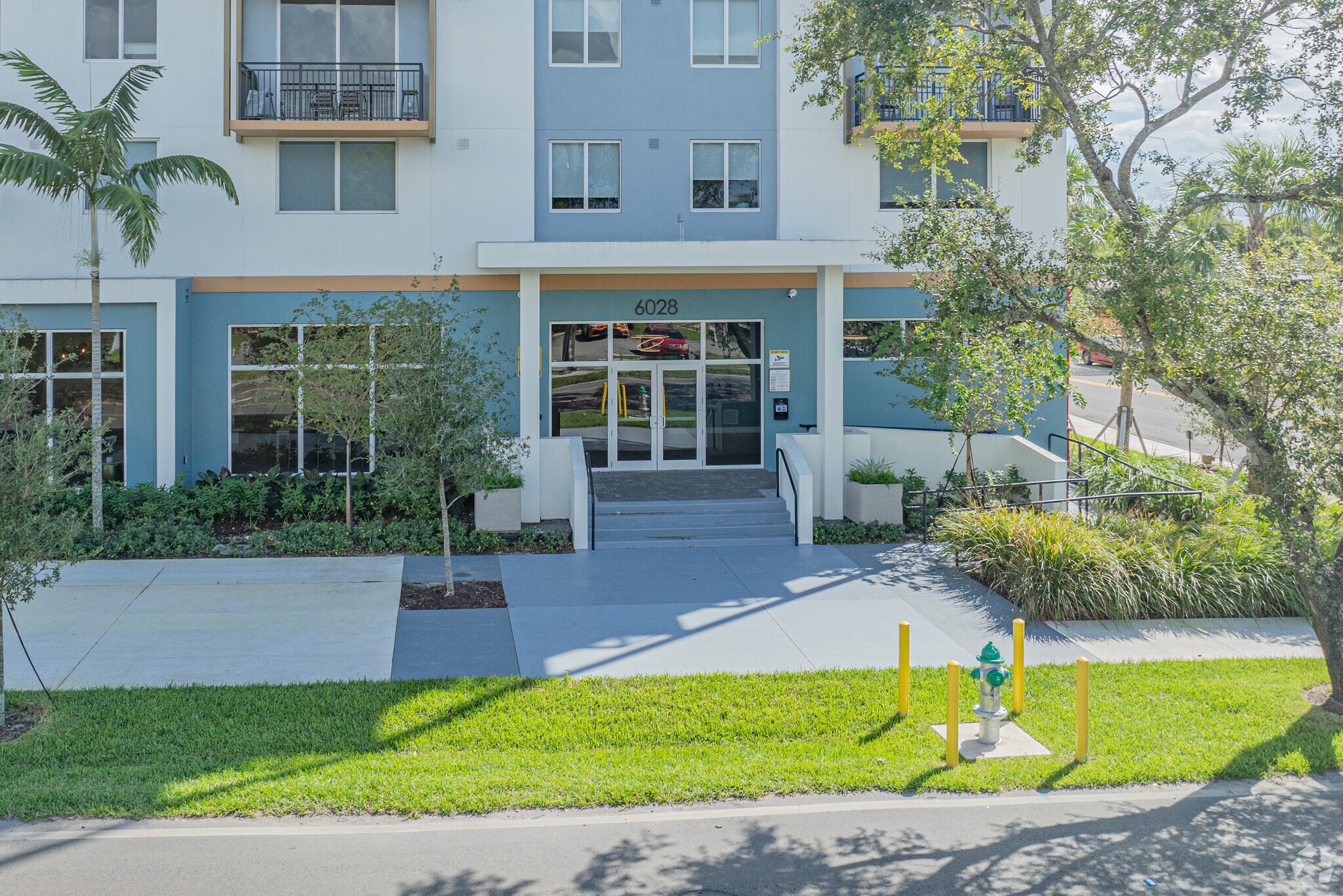 Pinnacle 441 - 890 N State Road 7 Hollywood, FL 33021 | Apartments.com