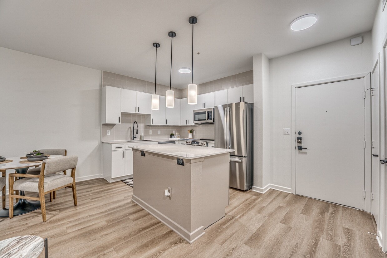 The Barton - 1811 Greenville Ave Dallas, TX 75206 | Apartments.com