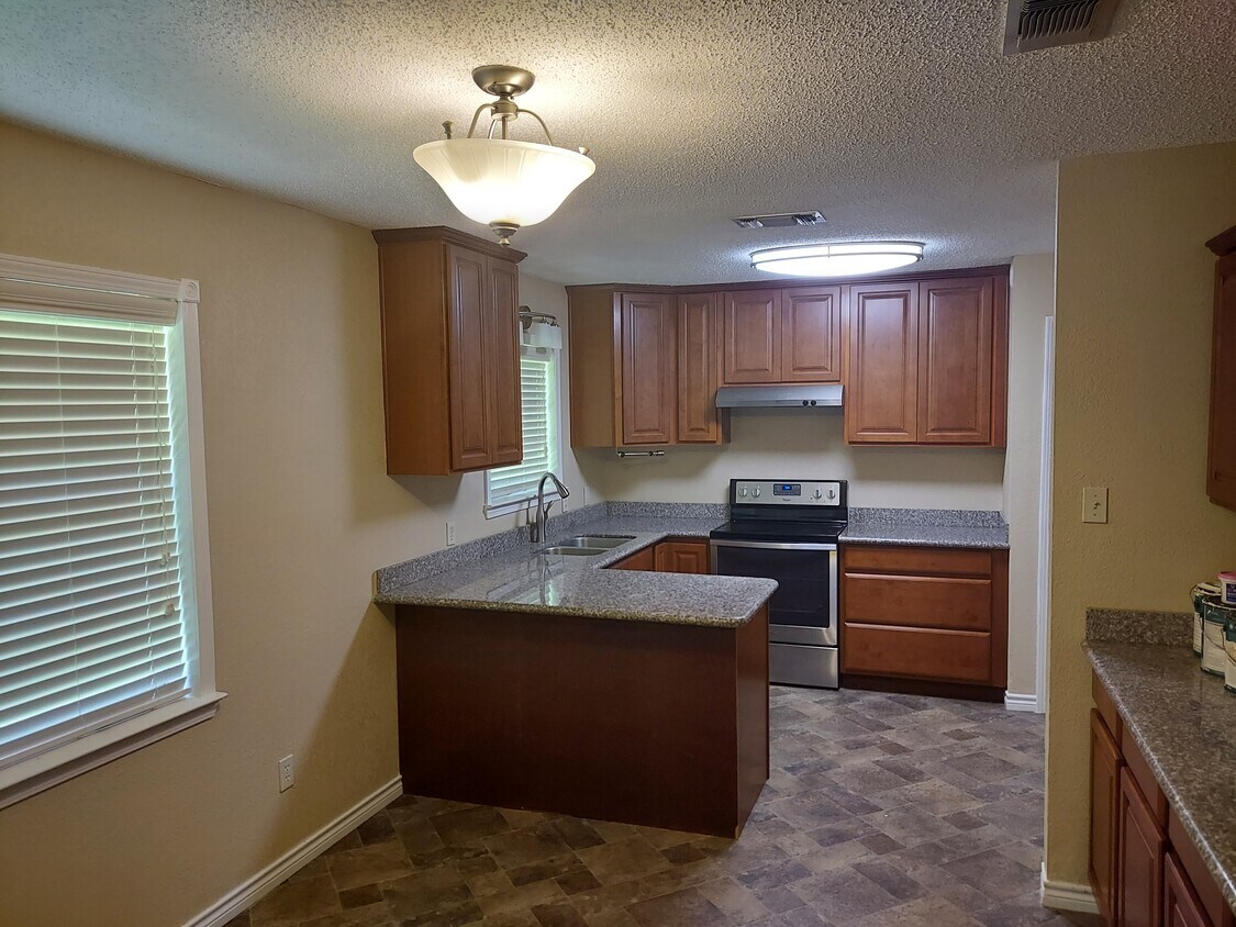 9011 Hartzog Rd, Orange, TX 77632 - House Rental in Orange, TX ...