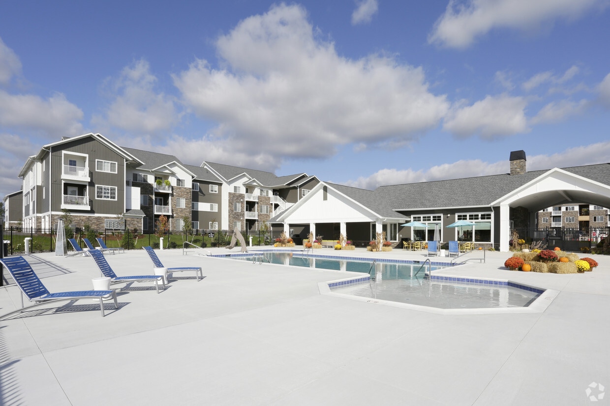 Ridge45 Apartments - 1555 Ridge Blvd Traverse City, MI 49686 ...
