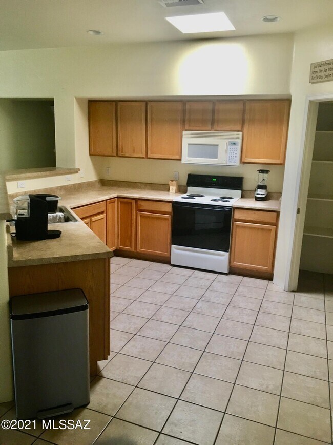 9040 E Spanyard Ct, Tucson, AZ 85710 - Townhome Rentals in Tucson AZ ...