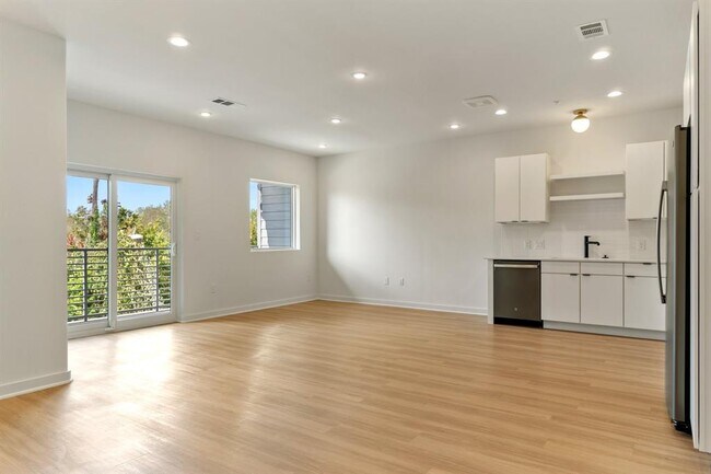 100 Mockingbird Ln W Unit 305, Austin, TX 78745 - Condo for Rent in ...