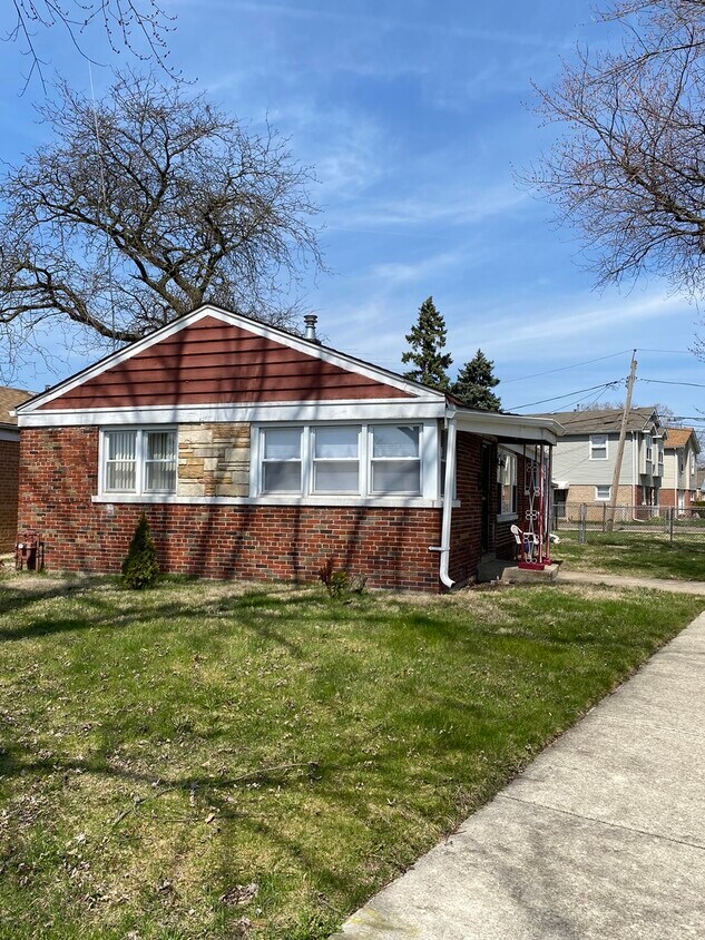 1000 Vermont Ave, Chicago, IL 60643 - House Rental in Chicago, IL ...