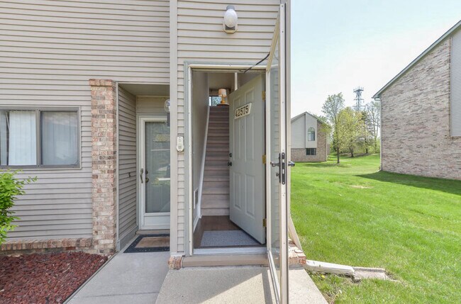 42575 Lilley Pointe Dr, Canton, MI 48187 - Condo for Rent in Canton, MI ...