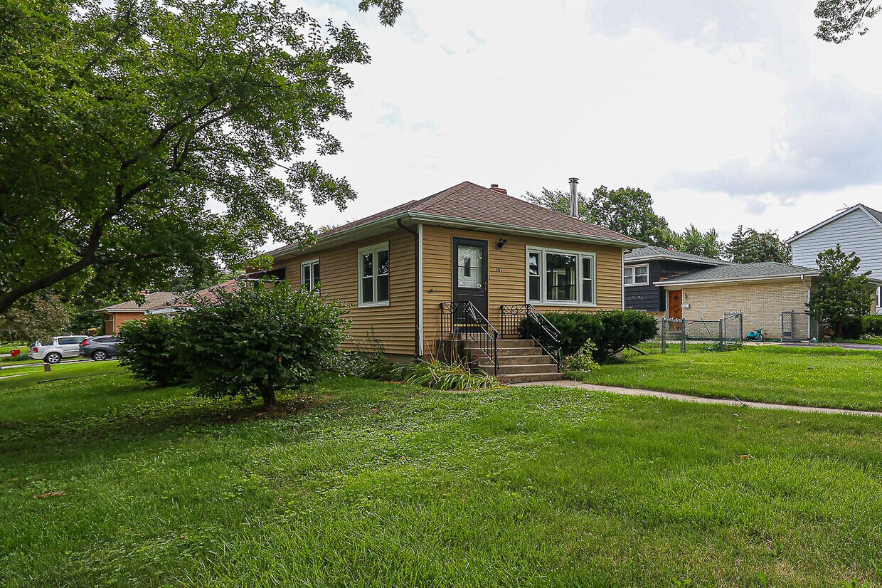 101 S Wisconsin Ave, Addison, IL 60101 - House Rental in Addison, IL ...