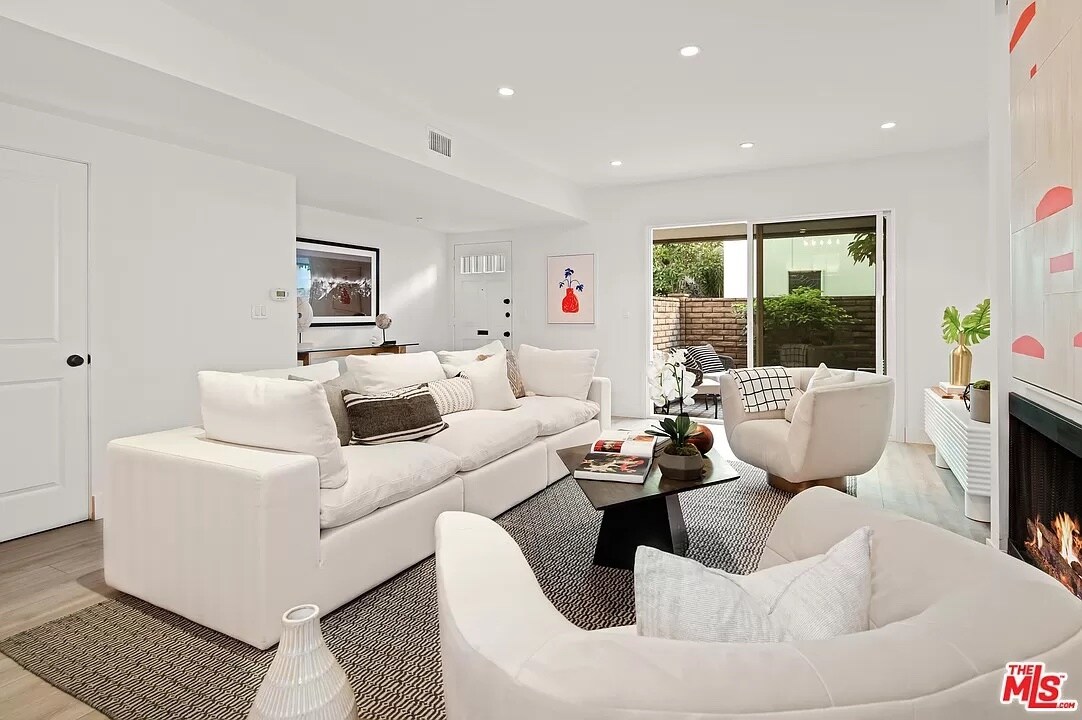 13221 Admiral Ave, Marina Del Rey, CA 90292 - Townhome Rentals in ...
