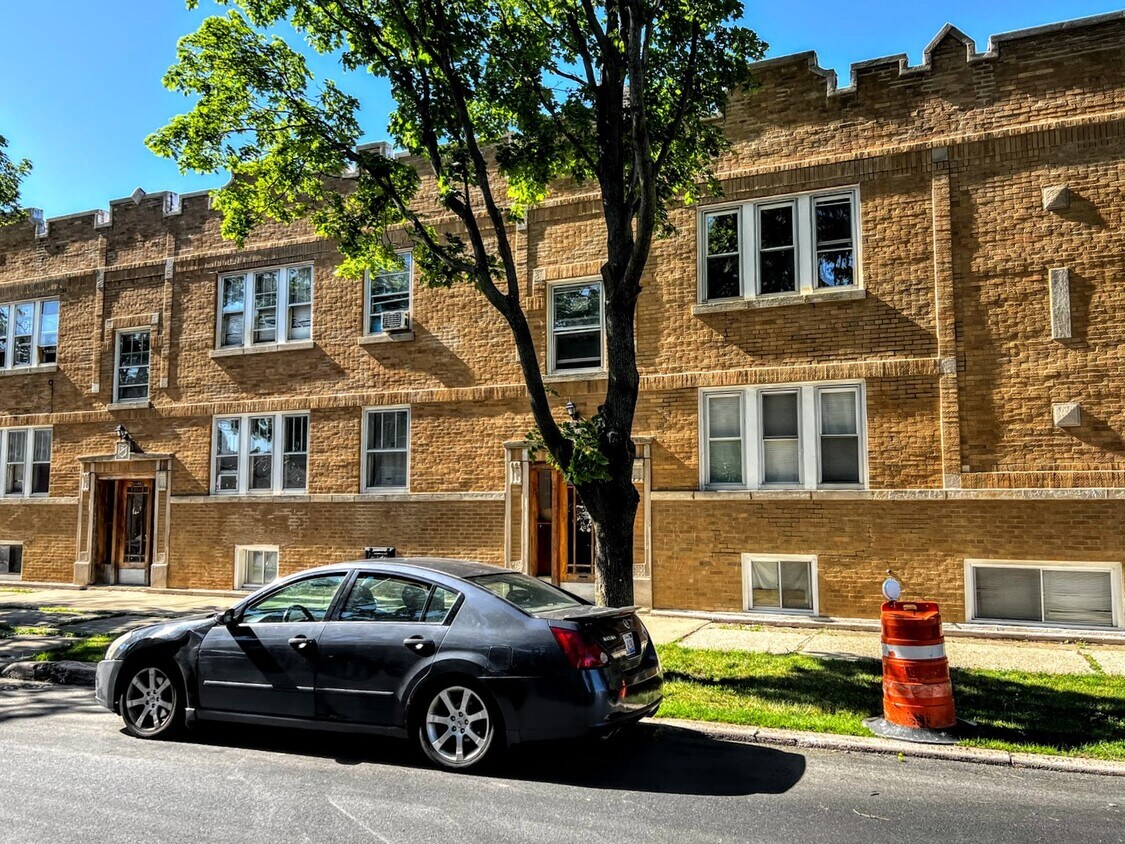 5844 W Barry Ave Unit 1, Chicago, IL 60634 - Condo for Rent in Chicago, IL | Apartments.com