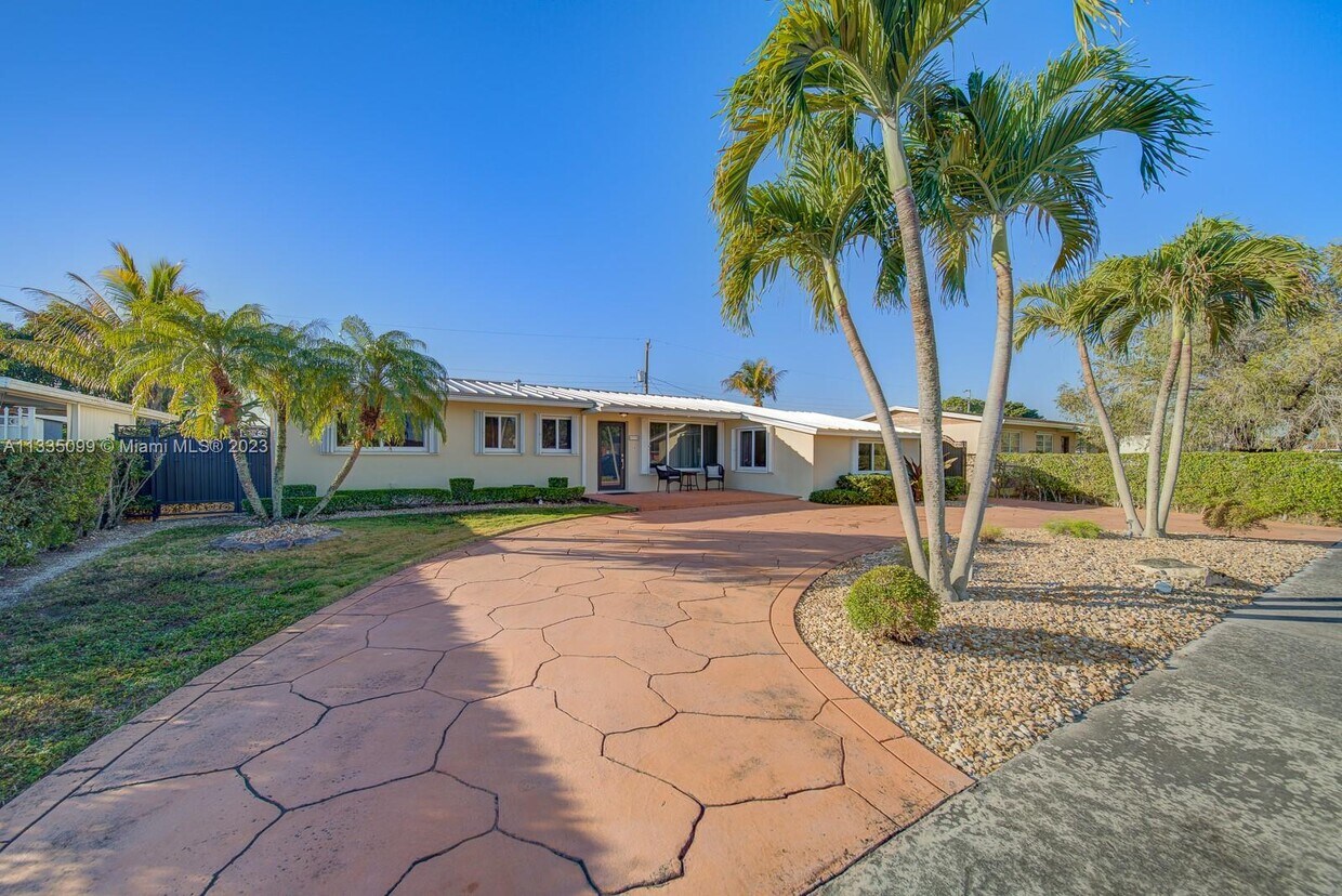 10320 SW 49th St, Miami, FL 33165 - House Rental in Miami, FL | Apartments.com