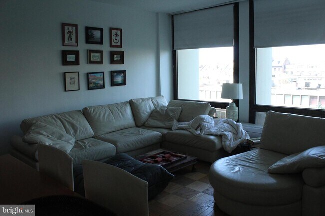 210 Locust St Unit 3FW, Philadelphia, PA 19106 - Room for Rent in ...