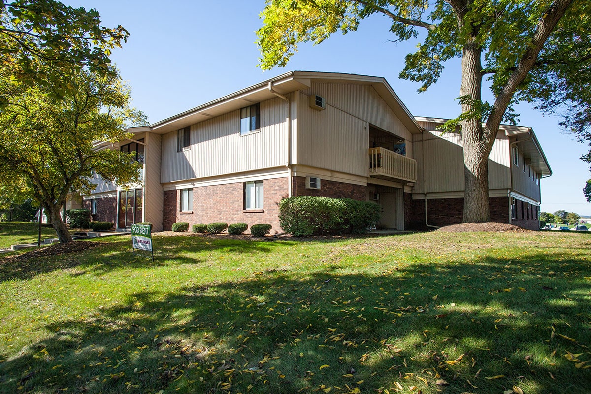 Walnut Grove Apartments - 1212 S Grand Ave Waukesha, WI 53186 ...