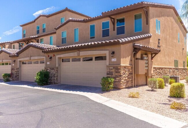 Arizona Skyline Apartments for Rent with a Swimming Pool - Mesa, AZ - 1 ...