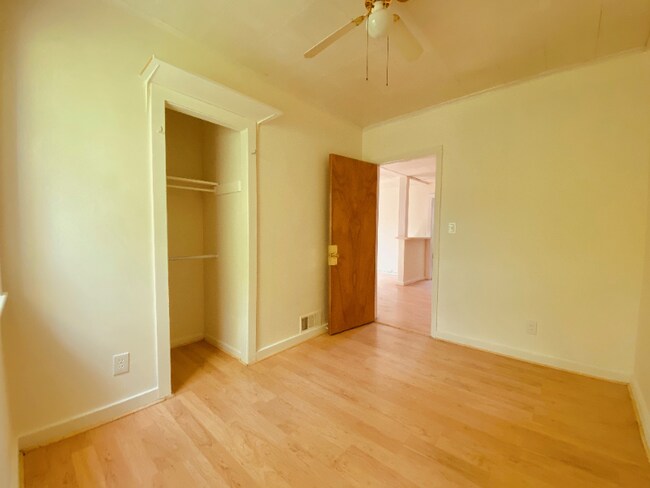 917 W Cross St Unit 2, Ypsilanti, MI 48197 - Room for Rent in Ypsilanti ... 917 W Cross St Unit 2, Ypsilanti, MI 48197 - Room for Rent in Ypsilanti ...