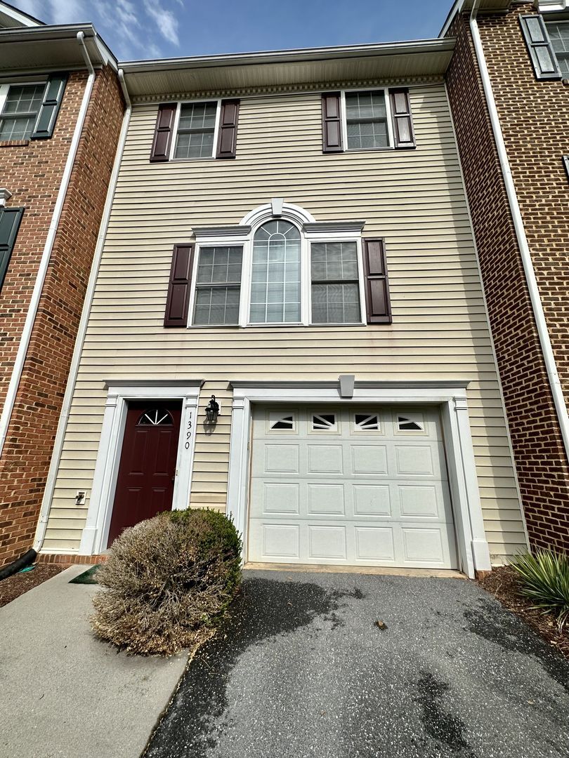 1390 Verdant Spring Ln, Harrisonburg, VA 22801 - House Rental in ...