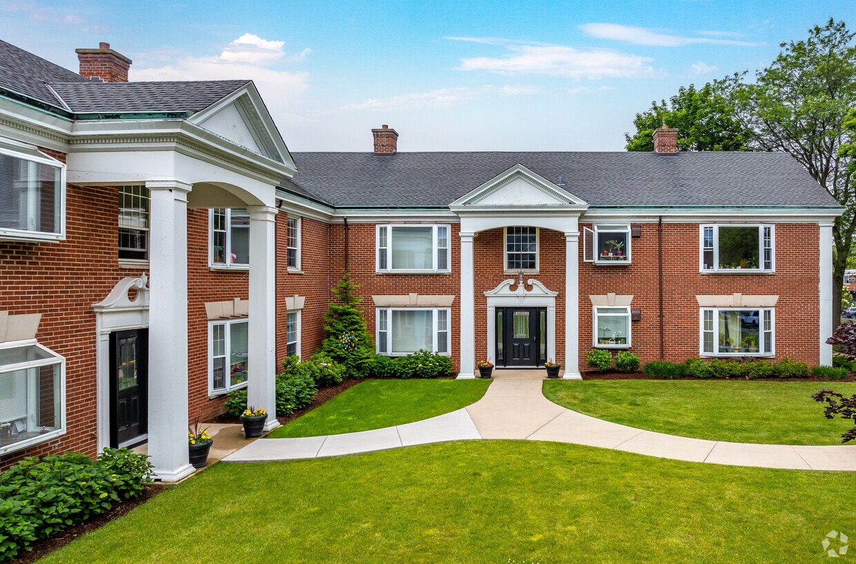 Colonial Court Apartments - 4544 N Wilson Dr Shorewood, WI 53211 ...