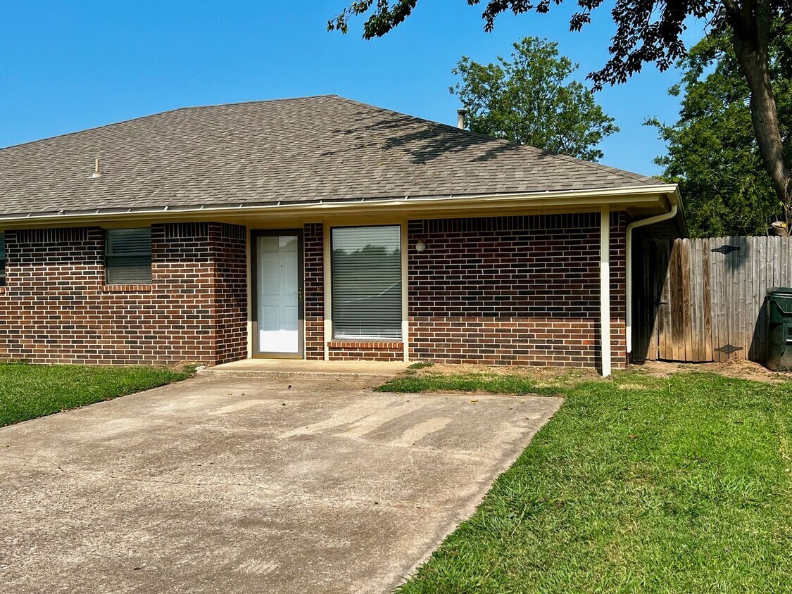 302 Vicksburg Ave, Norman, OK 73071 - House Rental in Norman, OK | Apartments.com