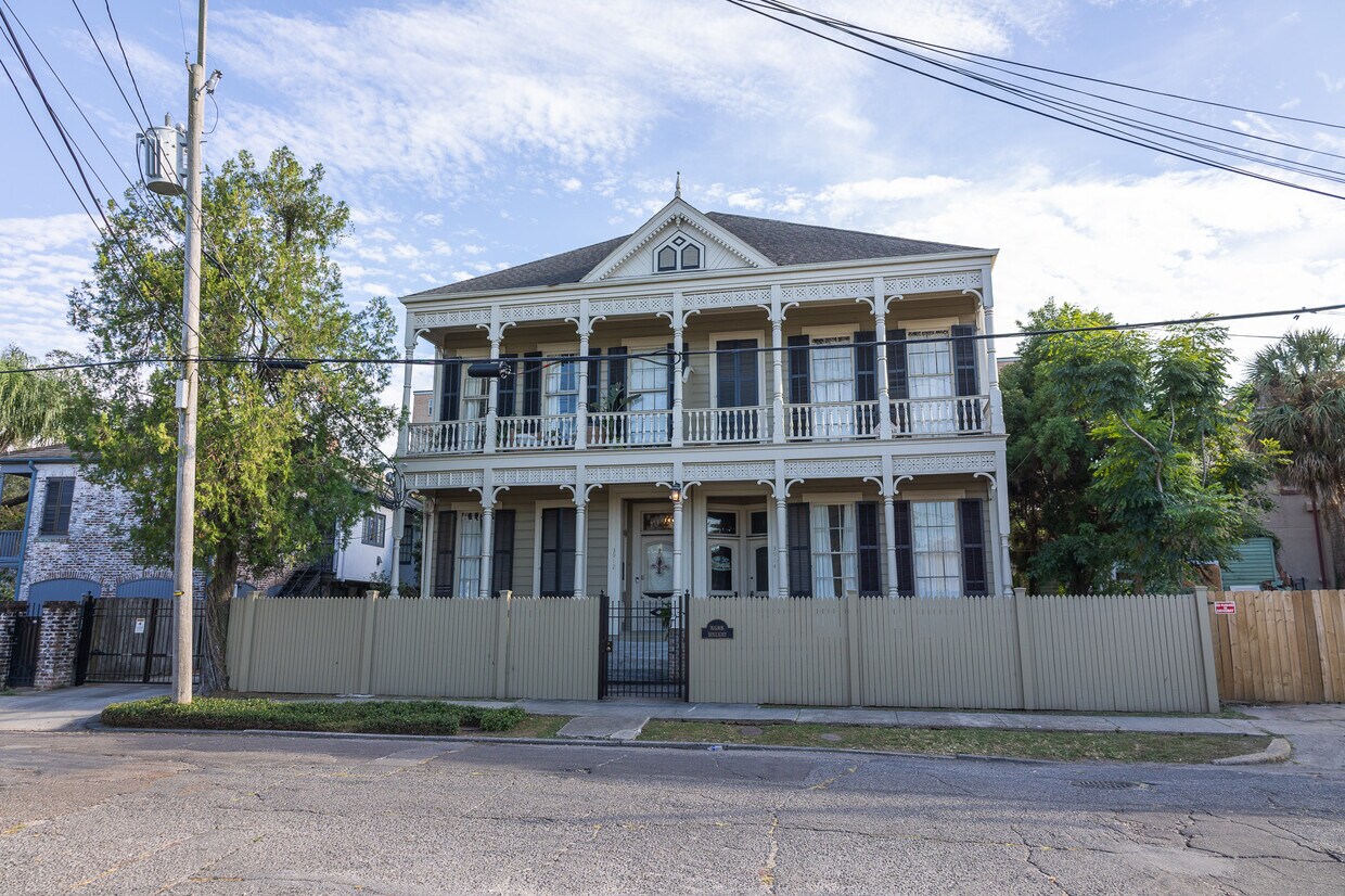 3914 Carondelet St Unit B, New Orleans, LA 70115 - Condo for Rent in ...