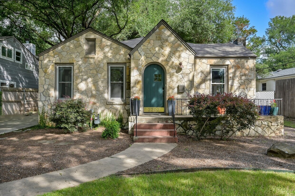 2202 Sharon Ln, Austin, TX 78703 - House Rental in Austin, TX ...