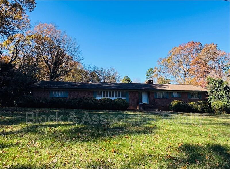 711 N Fayetteville St, Liberty, NC 27298 - House Rental in Liberty, NC ...