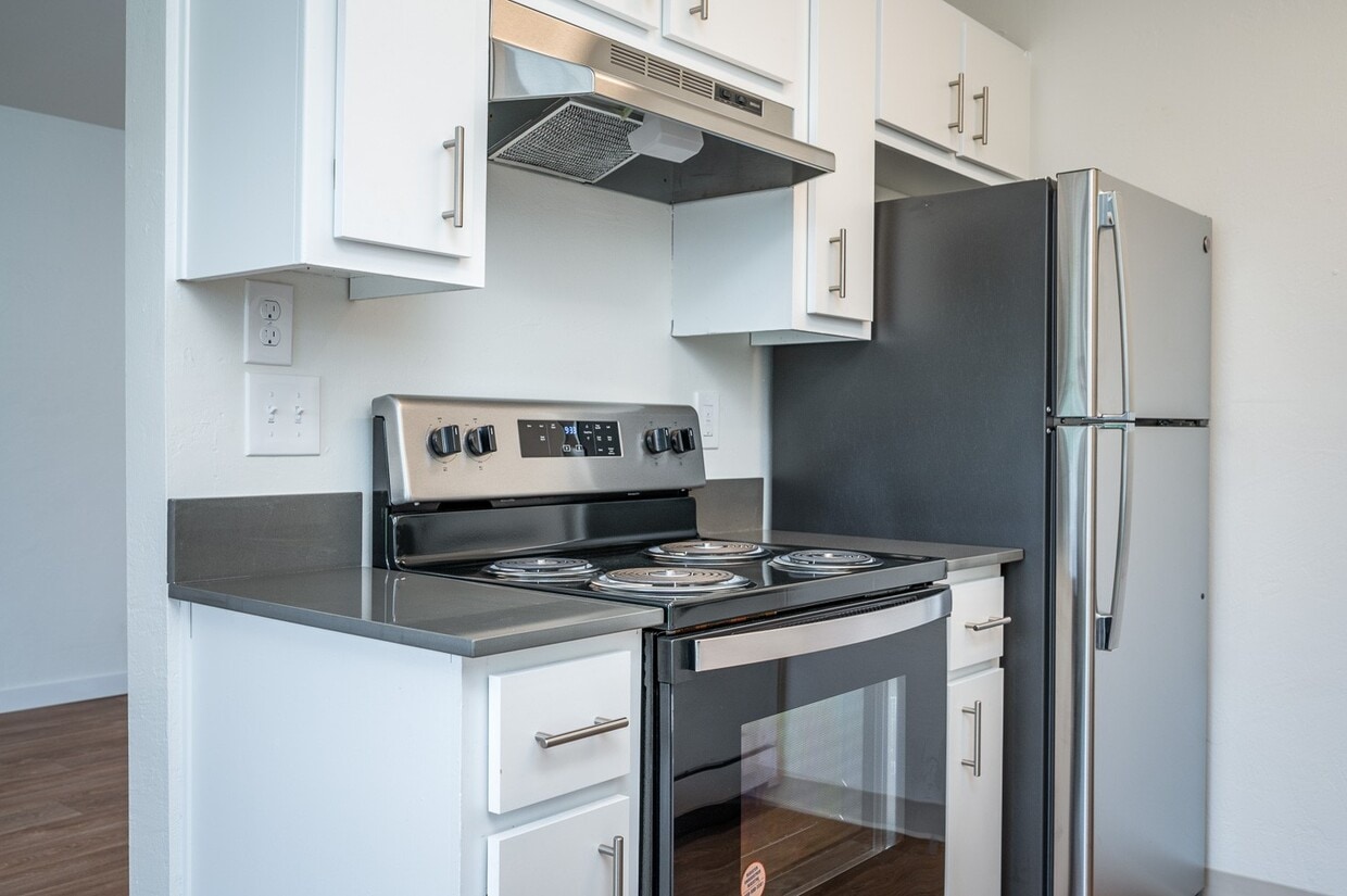 River Run Village Apartments - 847 Risley Ave Gladstone, OR ...