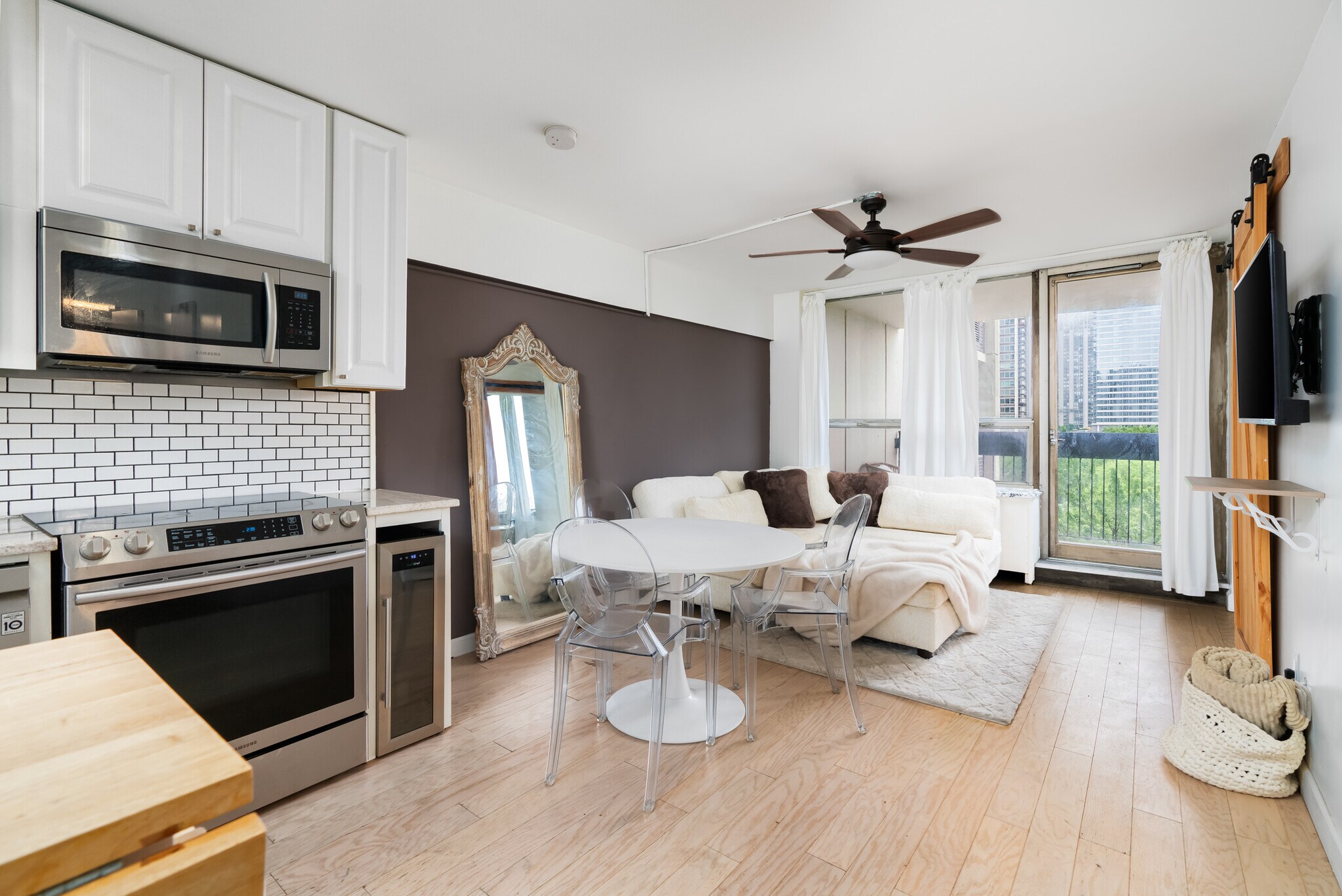 1360 N Sandburg Ter Unit 807C, Chicago, IL 60610 - Condo for Rent in ...
