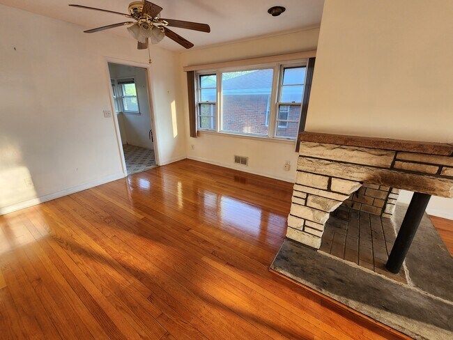 1066 Jassamine Way, Fort Lee, NJ 07024 - House Rental in Fort Lee, NJ ...