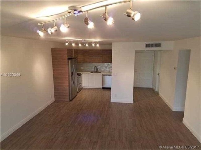 The Falls of Inverrary - Apartments in Lauderhill, FL | Apartments.com