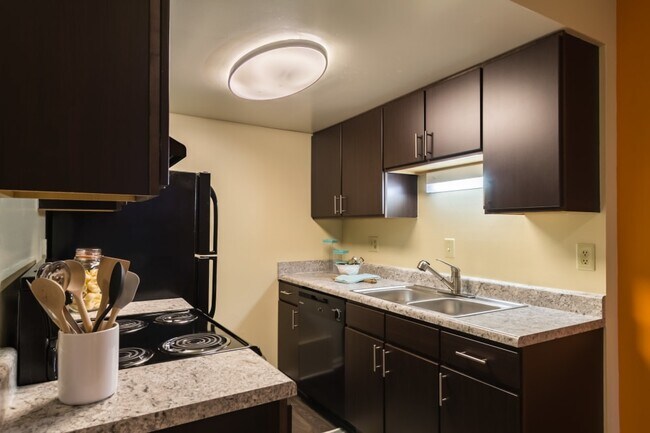 Governours Square Apartments - 4695 Braddock Ct Columbus, OH ...