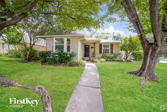 Downtown Farmers Branch Apartments for Rent with a Garage - Farmers ...