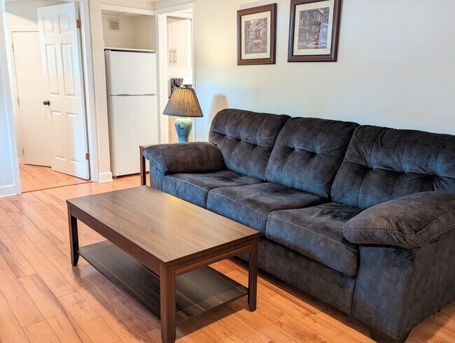 371 Farview Rd Unit 2, Victoria, BC V9C 1V9 Apartments - 371 Farview Rd ...