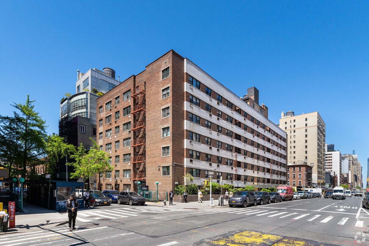 Chadwin House - 140 Seventh Ave New York, NY 10011 | Apartments.com