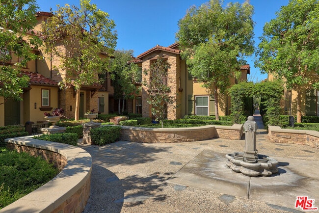 Turtle Ridge Apartments for Rent with High Ceilings - Irvine, CA - 1 ...