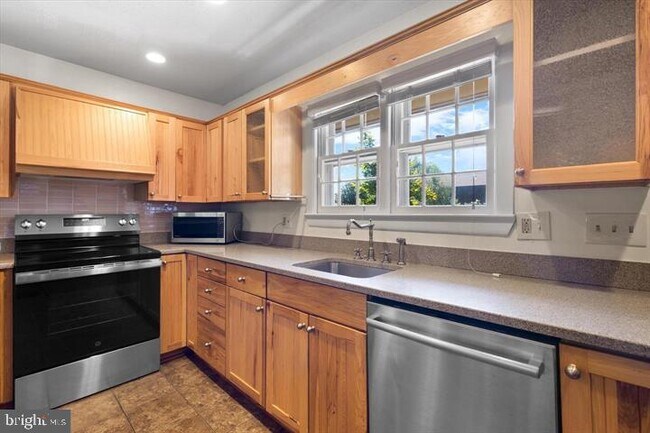 138 S Virginia Ave, Falls Church, VA 22046 - Townhome Rentals in Falls ...