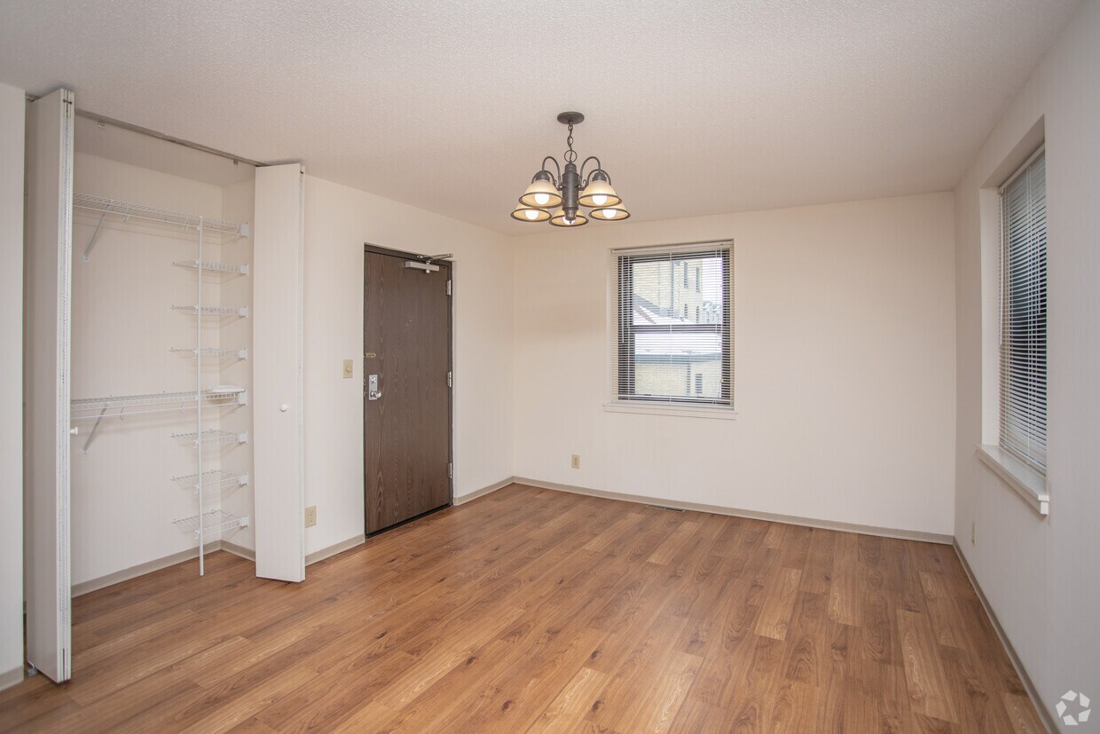 Stonehouse Square Apartments - 215 Broadway St NE Minneapolis, MN ...