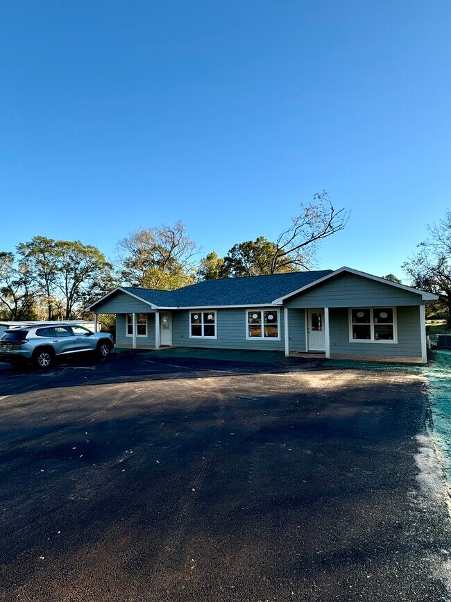 Apartments for Rent with a Walk-In Closet in Kildare TX