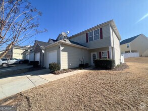 Copper Springs Apartments for Rent with a Walk-In Closet - Oakwood, GA ...