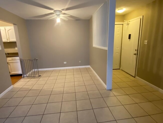 580 Hill Dr Unit 301, Hoffman Estates, IL 60169 - Condo for Rent in ...